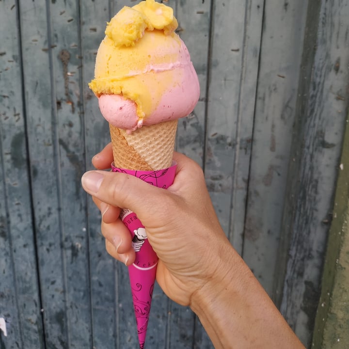 Heladeria LOPEZ Lekeitio, Spain Helado Sorbete De Mango Y Fresas Review ...