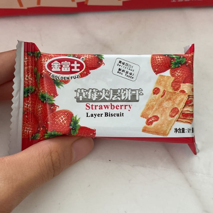 Golden fuji Strawberry Layer Biscuit Review | abillion