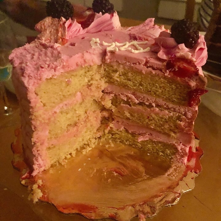 Whole Foods Market Vegan Berry Cake Review | abillion