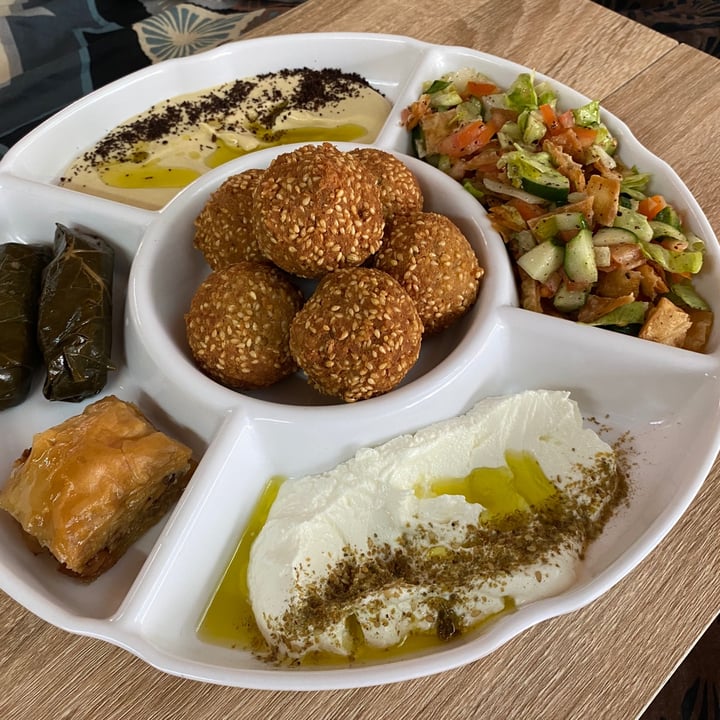 Dubai Shawarma - Stall 24 Downtown Core, Singapore Falafel Platter ...