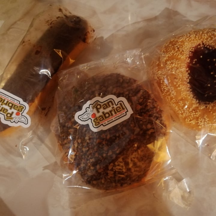 Pan Gabriel Negrito, Cazuela De Fresa Y Calvo De Nuez Review | abillion