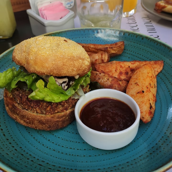 Tea Connection Palermo, Argentina Hamburguesa Madre Burga Review | abillion