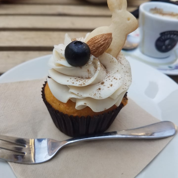 Tauer Bakery Torino, Italy Carrot cake Review | abillion