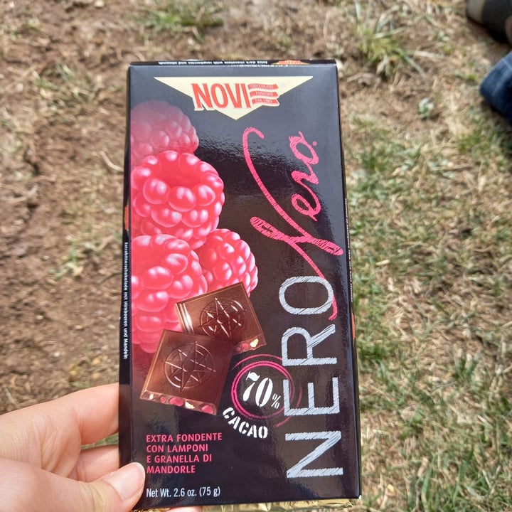 Novi Cioccolato fondente 70% con lamponi e granella di mandorle Review ...