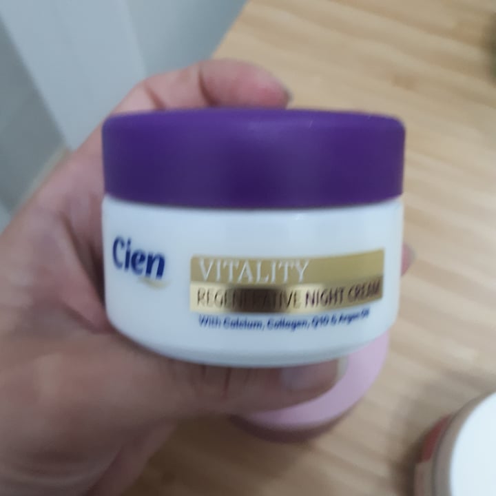Cien Vitality regenerative night cream Review | abillion