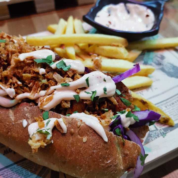 Balance Bowl Il-Gżira, Malta Jackfruit Toona Melt Sub Review | abillion