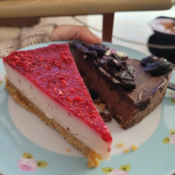 English Cheesecake Company Raspberry cheesecake Review | abillion