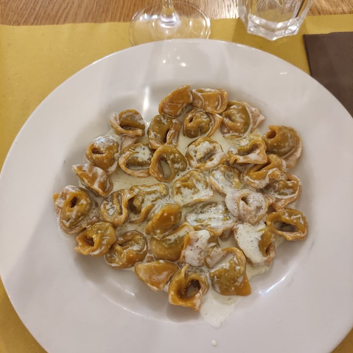 Io Veg Modena, Italy Tortellini con panna Review | abillion