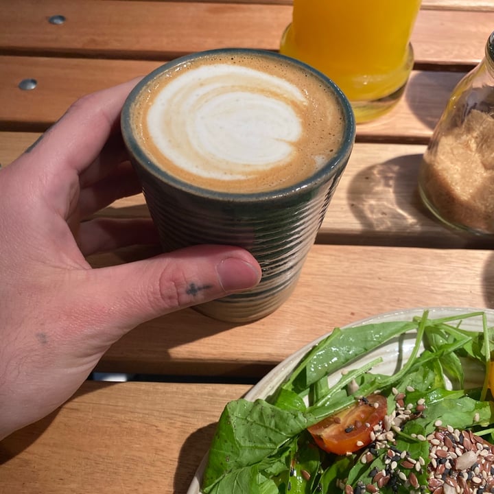 FAUNA Café y Flora Palermo, Argentina Flat White con leche de almendras ...
