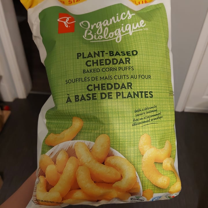 PC Organics PC Organics Plant-based cheddar baked corn puffs Review ...
