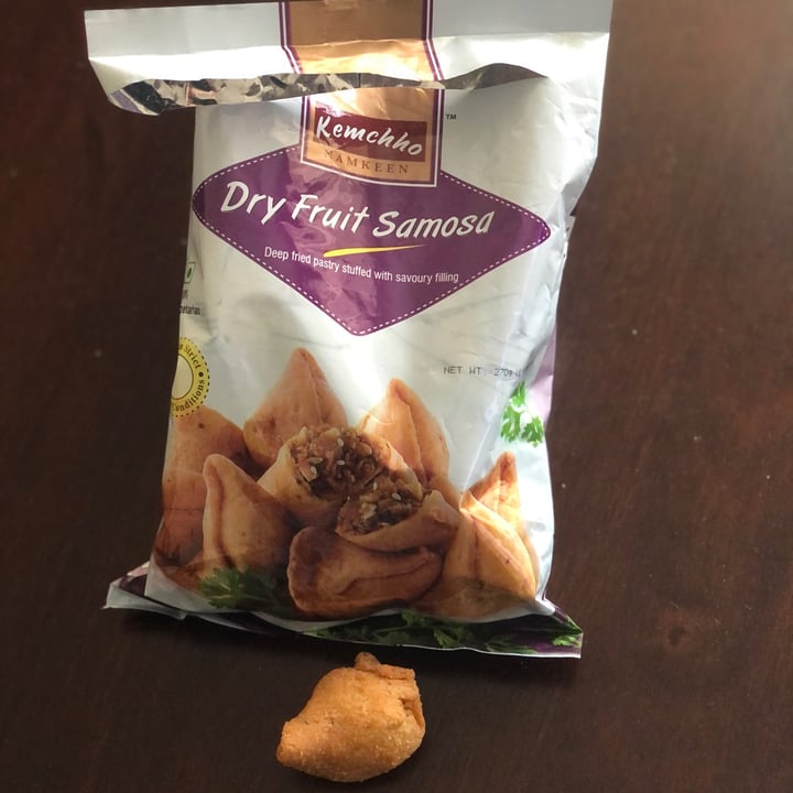 Kemchho Namkeen Dry Fruit Samosa Review | abillion