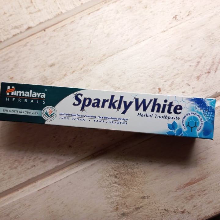 Himalaya Herbals Sparkling White Toothpaste Review | abillion