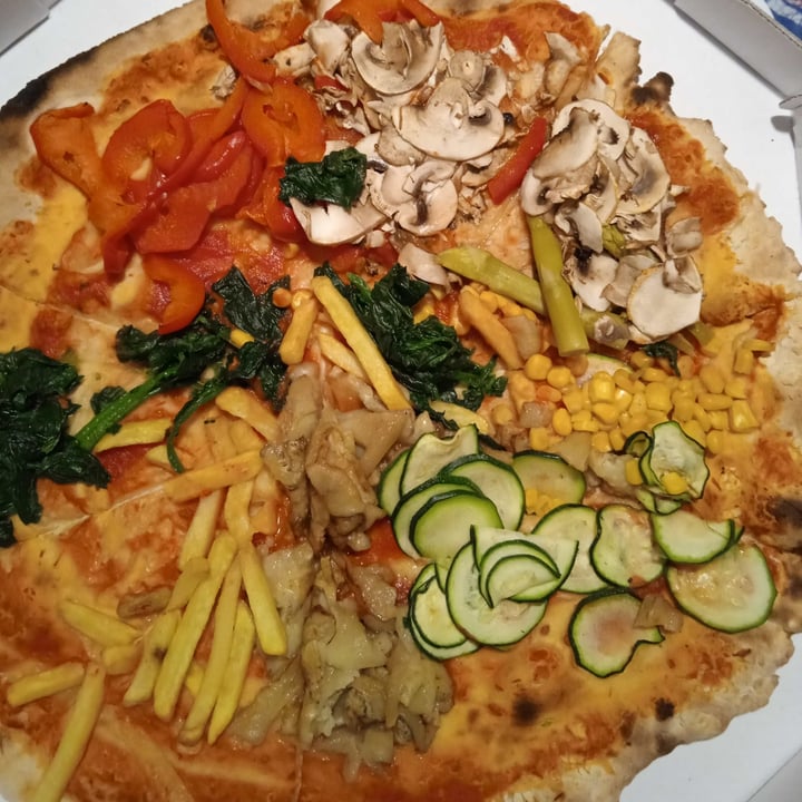 Pizza Acrobatica Imola, Italy Pizza alle verdure senza mozzarella ...