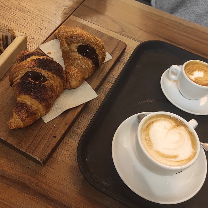 Pappare Bologna, Italy Cornetto Con Marmellata Di Mirtilli Review ...