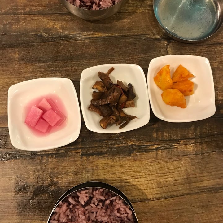 Daehwa Vegetarian Queenstown, Singapore Free 반찬 Banchan Review | abillion
