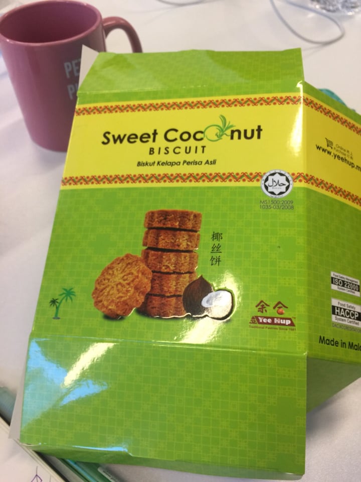 Yee Hup Sweet Coconut Biscuit Review | abillion