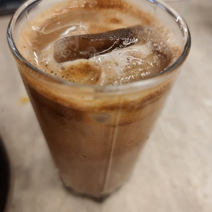 EDSA Beverage Design Group Mandaluyong, Philippines Iced Mocha Review ...
