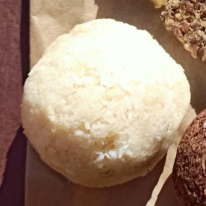 Little Bird Organics Passionfruit And Macadamia Macaroons Review | abillion