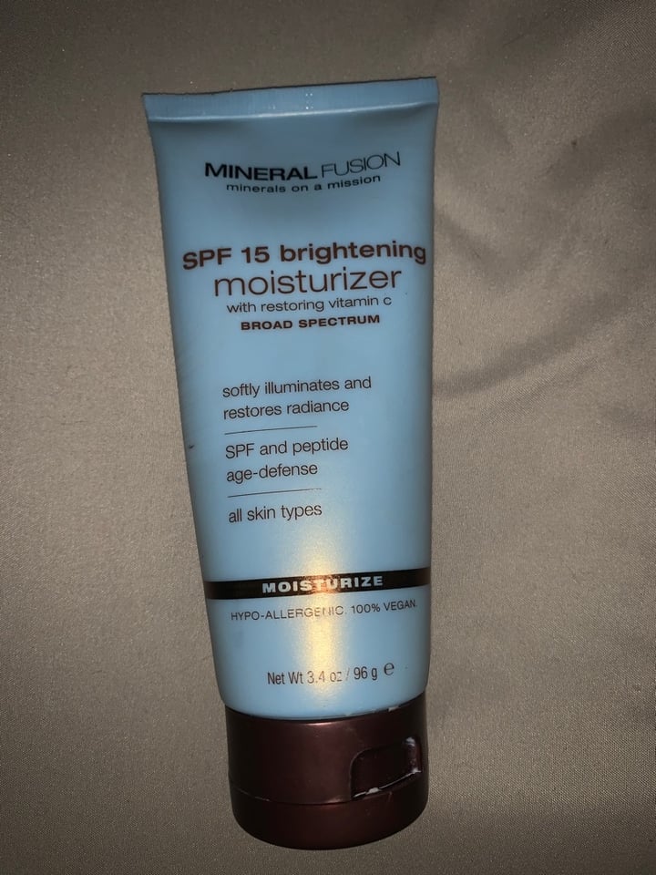 Mineral fusion SPF 15 Brightening Moisturizer Review | abillion