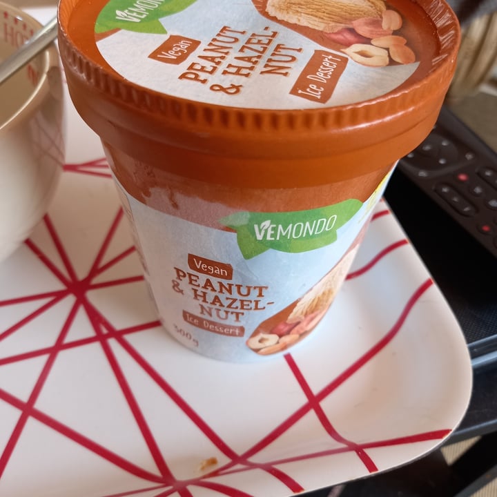 Vemondo Vegan ice cream peanut and hazelnut Review | abillion