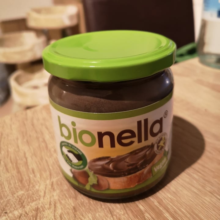 Bionella Bionella Chocolate Spread Nuss-Nougat-Creme Review | abillion