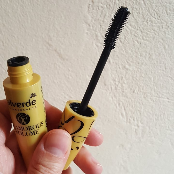 Alverde Naturkosmetik Glamorous Volume Mascara Review | abillion