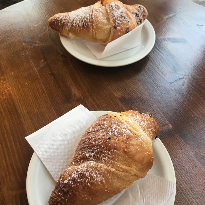 Burro Cream&Coffee Roma, Italy cornetto alla crema Review | abillion