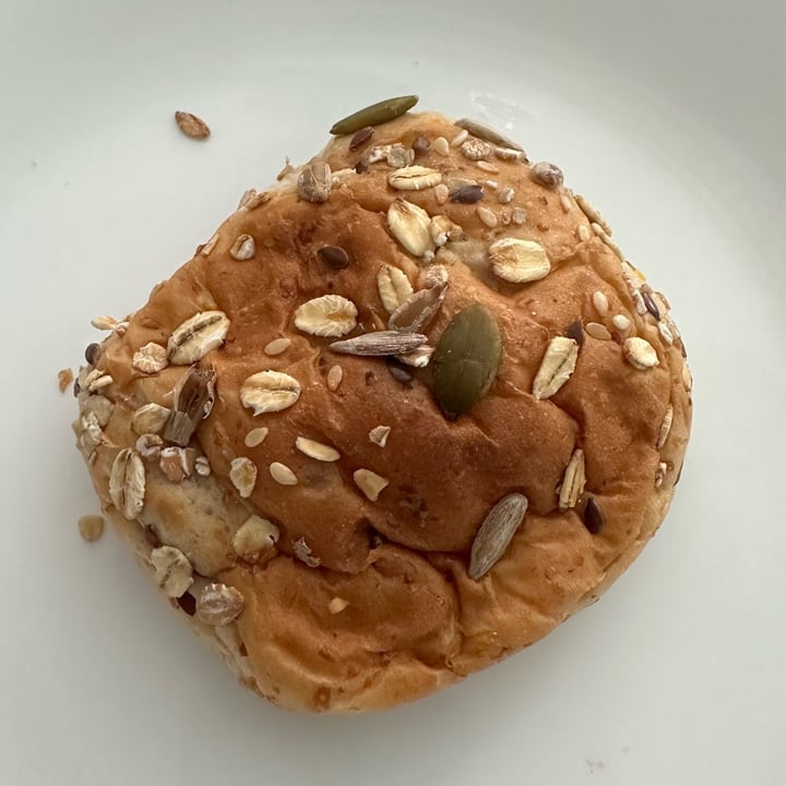 yamazaki pan Cranberry And Nuts Bun Review | abillion