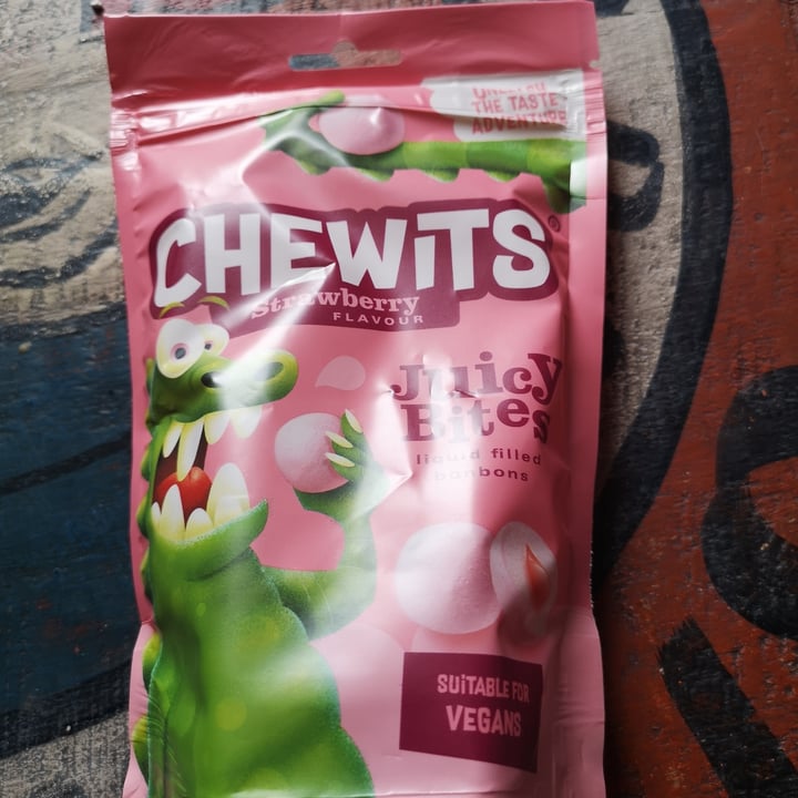 Chewits strawberry juicy bites Review | abillion