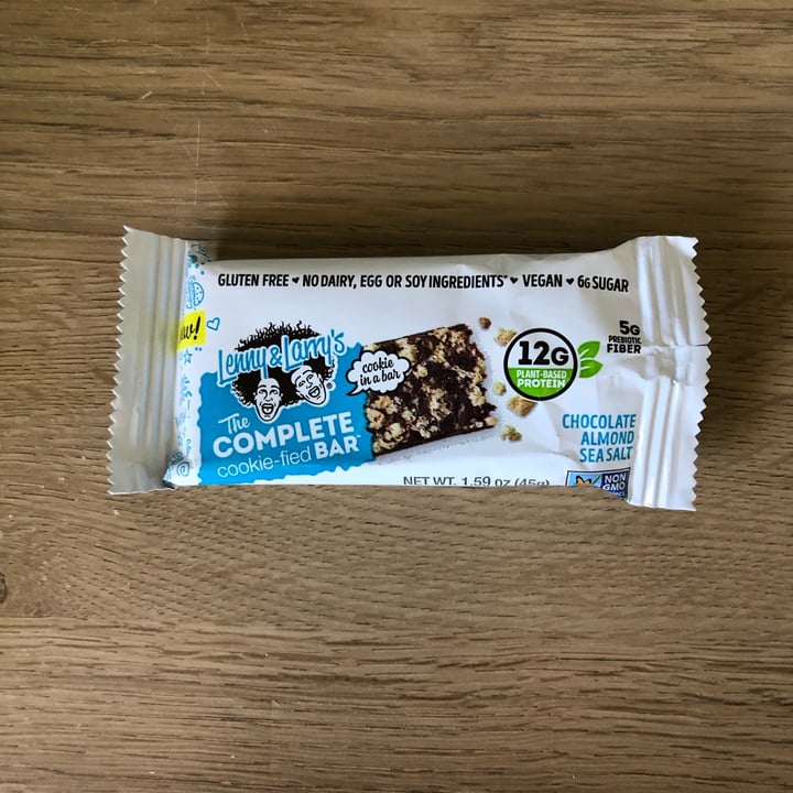 Lenny & Larry’s Cookiefied bar chocolate almond sea salt Review | abillion