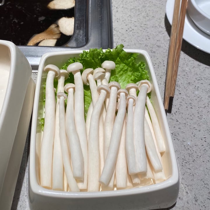 Haidilao Hot Pot 海底捞火锅 Bến Nghé, Vietnam Enoki mushrooms Review | abillion