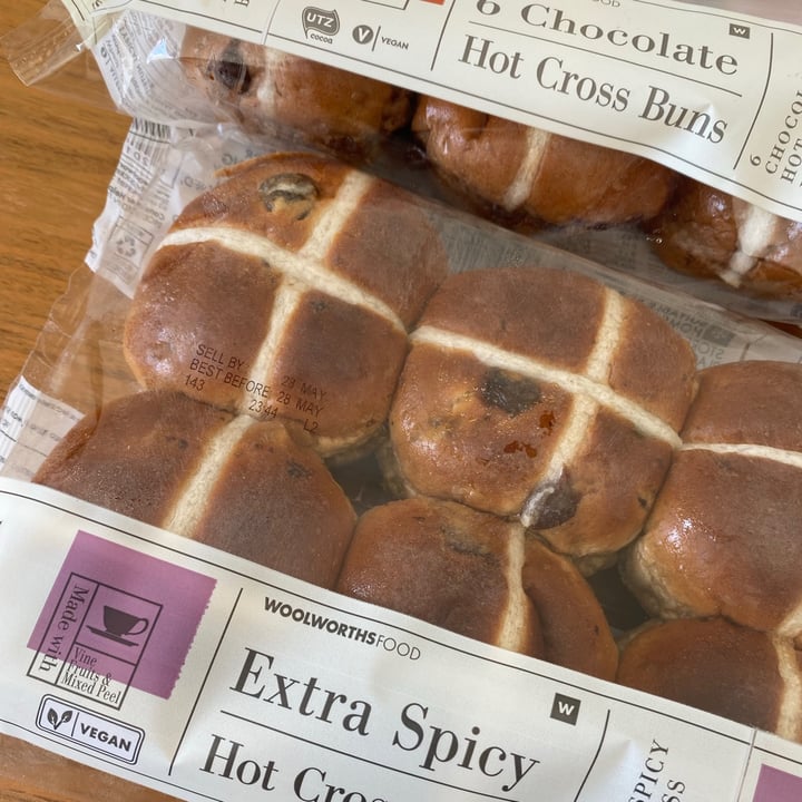 Woolworths Food Extra Spicey Hot Cross Buns Review | abillion