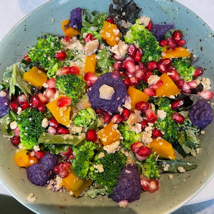 Avo Brothers Milano, Italy Autumn Crunch Salad Review | abillion