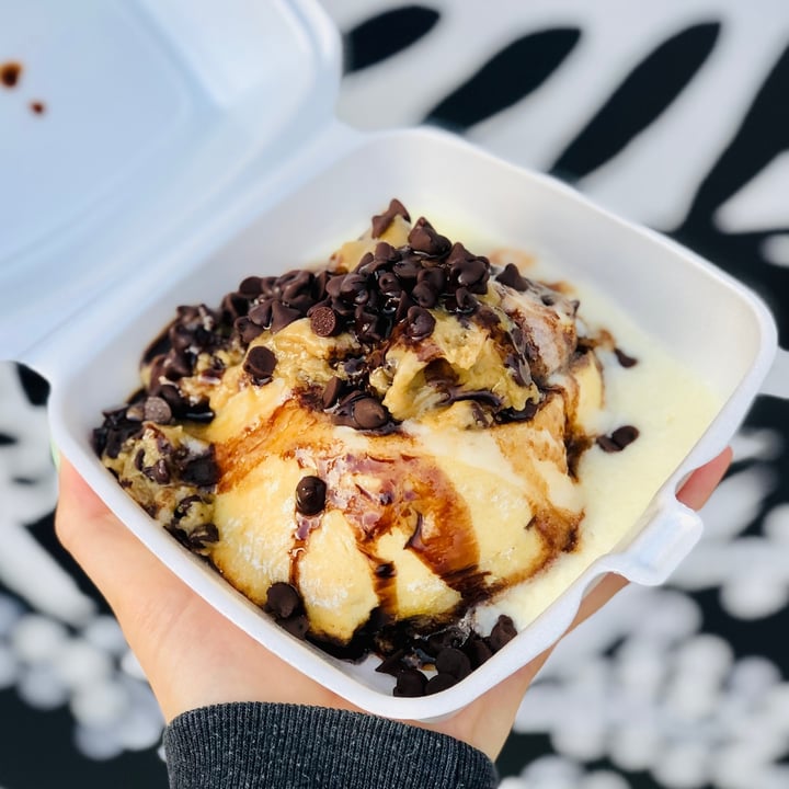 Cinnaholic Lancaster, United States Cookie Monster Signature Roll ...