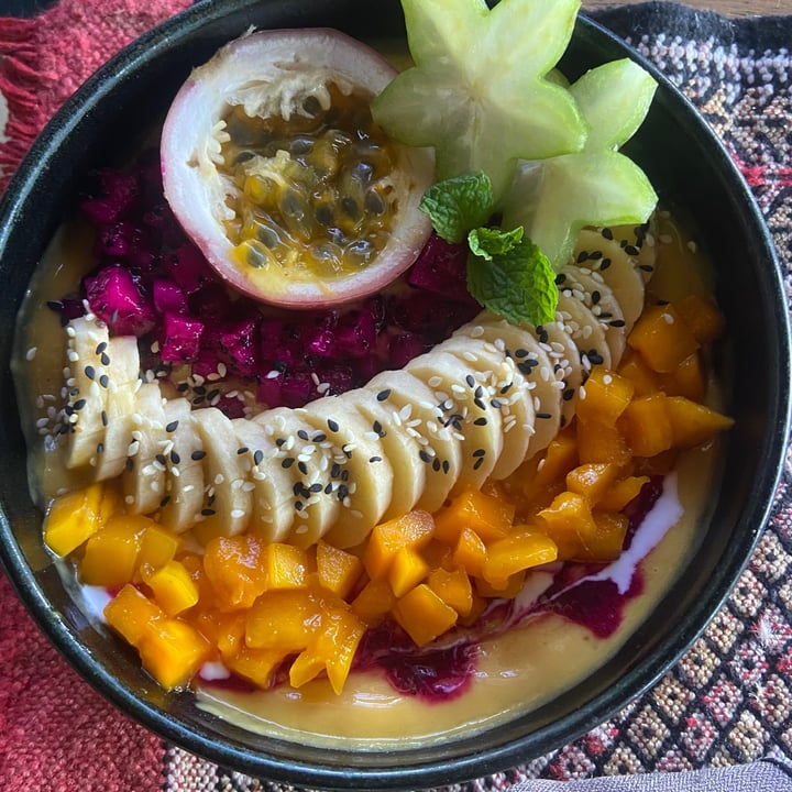 Zest Ubud Indonesia Mango Passion Bowl Review | abillion