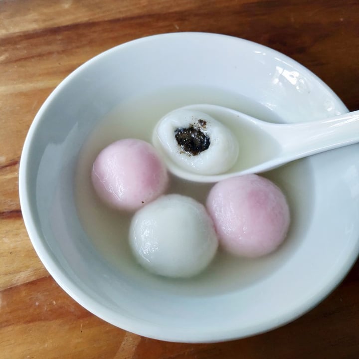 Chinatown Glutinous Rice Balls - Black Sesame Review | abillion