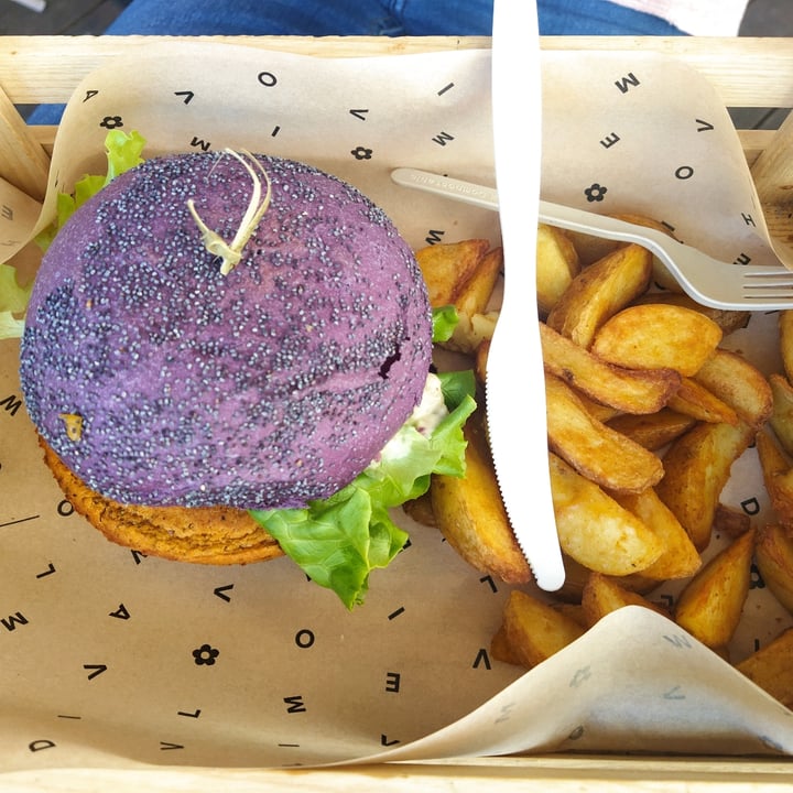 Flower Burger Roma Roma, Italy Cheesy Cecio Review | abillion