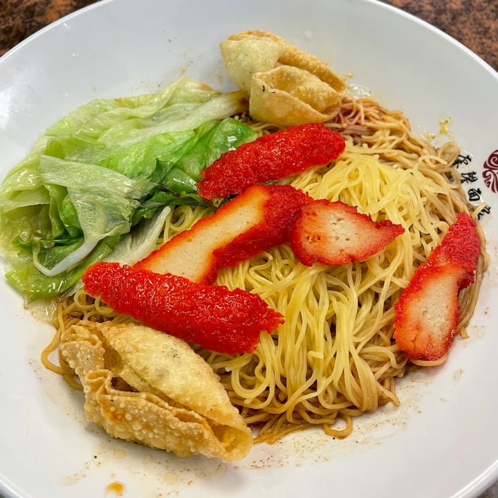 Pine Tree Cafe Bras Basah, Singapore Wonton Noodle Soup Review | abillion