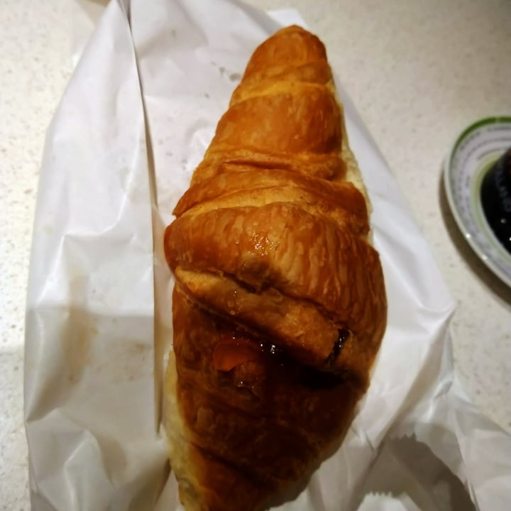 Il Giardino Bar Roma, Italy Cornetto vegano con marmellata di ...