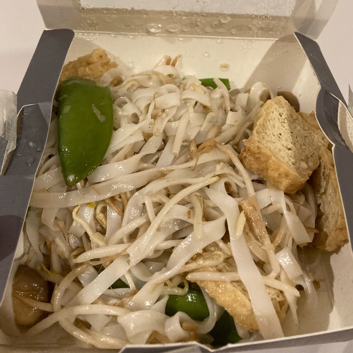 Pho United Kingdom Wok-fried Noodles: phở xào Tofu & Mushroom Review ...