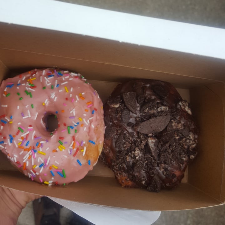 MACHINO DONUTS Old Toronto, Toronto, Canada Mix Box Review | abillion