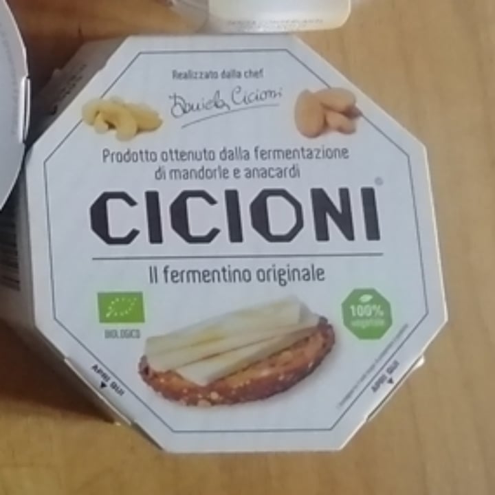 Cicioni Formaggio ottenuto dalla fermentazione di mandorle e anacardi ...