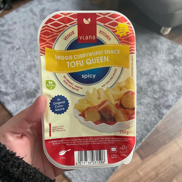 Viana *Tofu Queen* Veggie Currywurst Snack Review | abillion