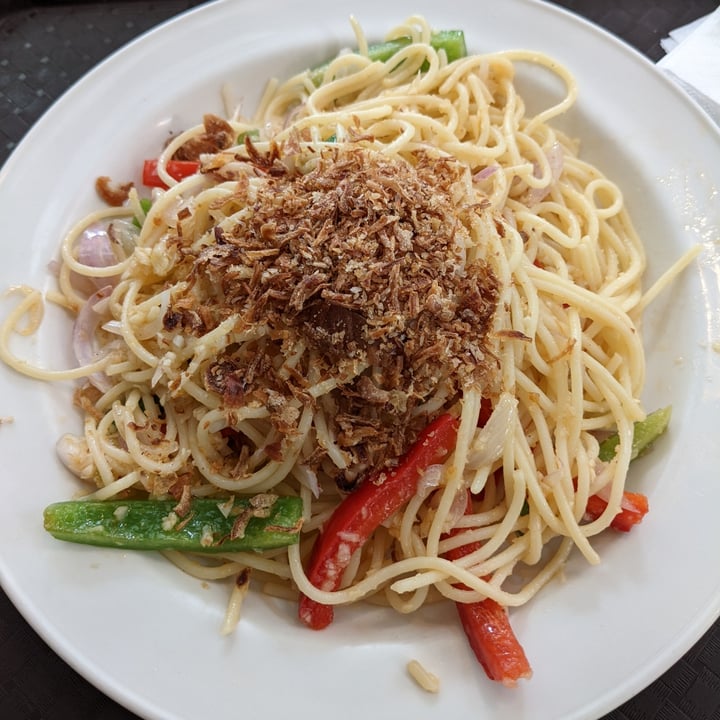 Hanis Cafe and Bakery Downtown Core, Singapore Aglio Olio Crispy with ...
