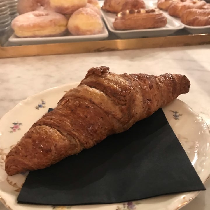 la buvette Roma, Italy Cornetto integrale ai cereali Review | abillion