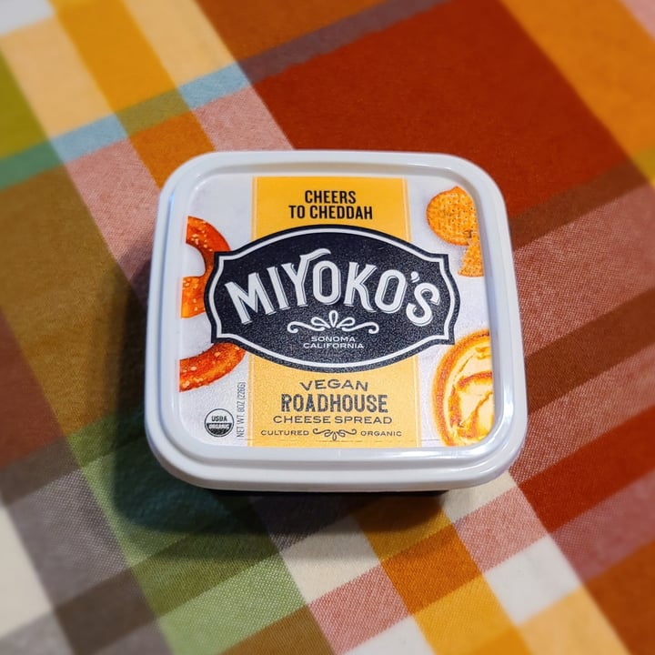Miyoko's Creamery Cheers to Cheddah Roadhouse Cheese Spread Review ...