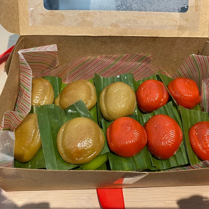 The Ang Ku Kueh Hut Novena, Singapore Mini Peanut Ang Ku kueh Review ...
