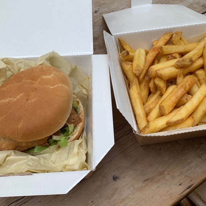 The Swan United Kingdom Samosa Burger Review | abillion