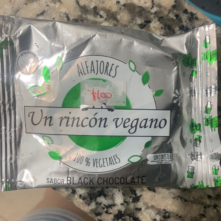 Un Rincón Vegano Alfajor Black Chocolate Review | abillion