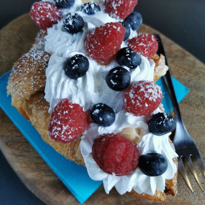 Efrem - Gourmet Boutique and Finest Bar Torino, Italy Cornetto bomb ai ...